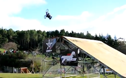 Triple back flip en vélo replaqué! - World VTT